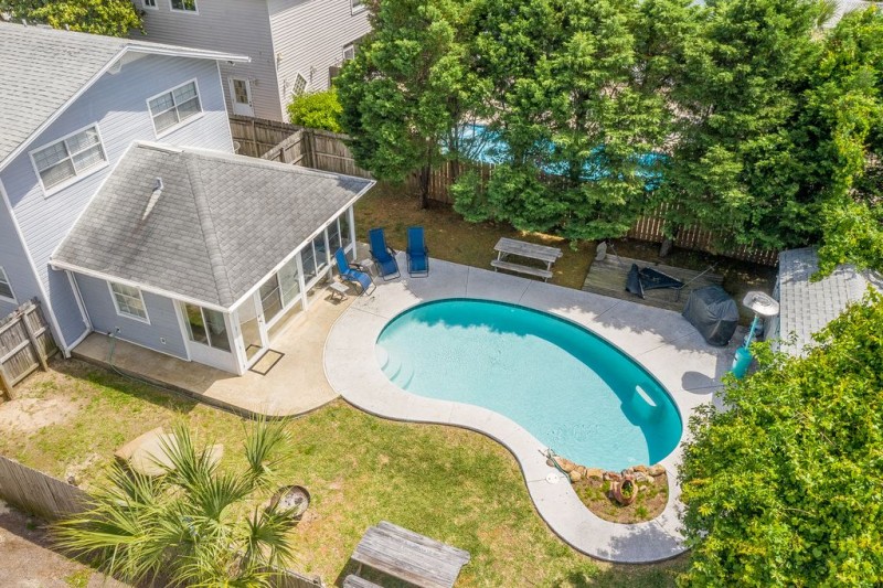 Your Beach House Just 1 Minute Walk To The Beach! Private Heated Pool ...