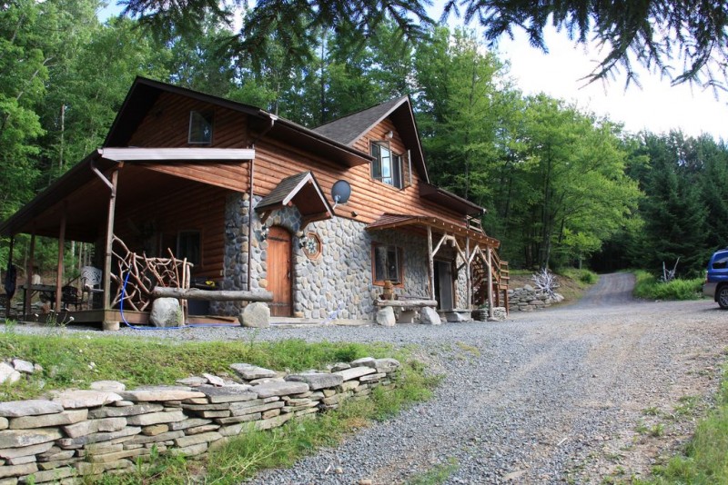 Rustic Lakefront on 31 acres on its own Lake , Free Kayaks & Canoes,